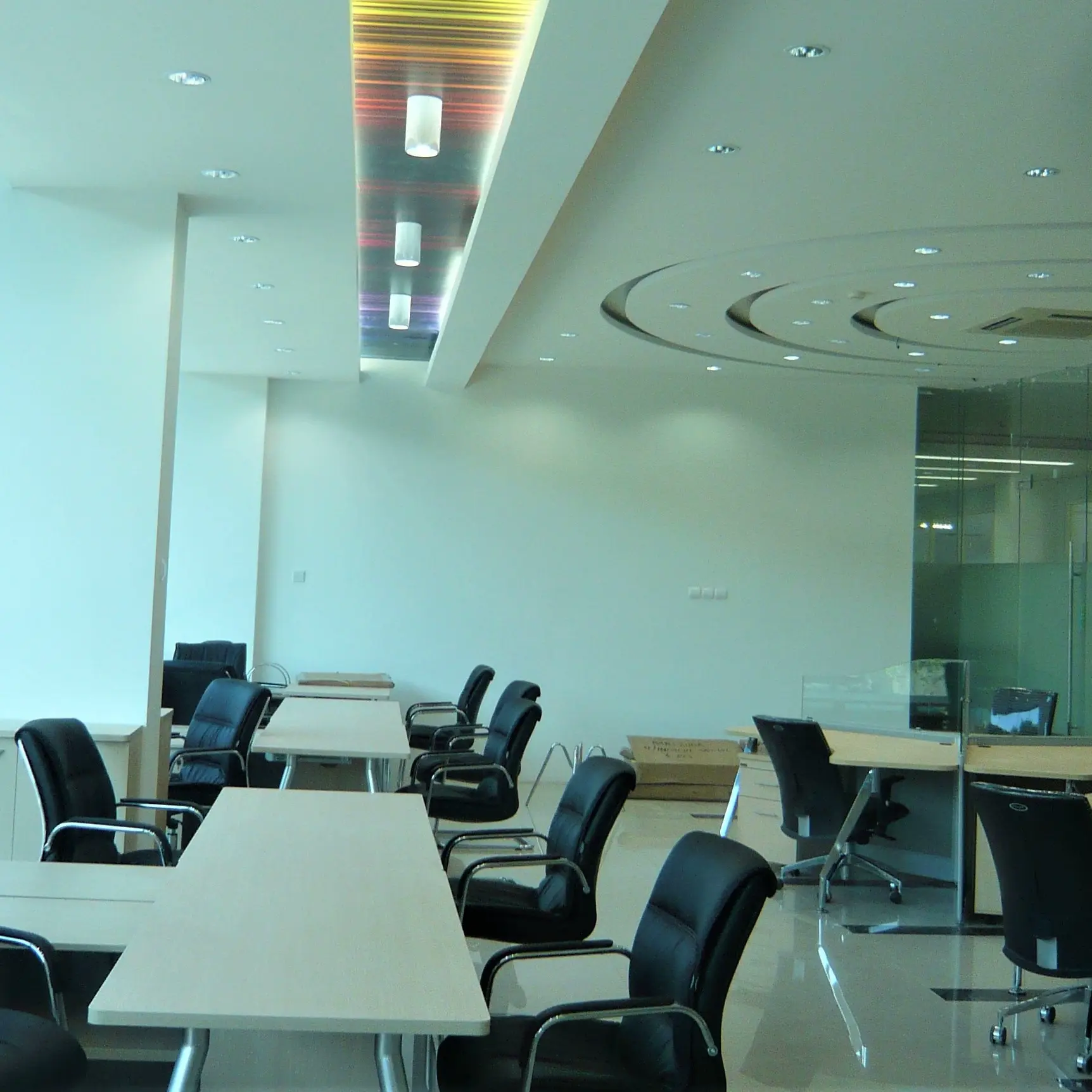 Bagaimana Menciptakan Ruang Kantor yang Ideal bagi Karyawan ...